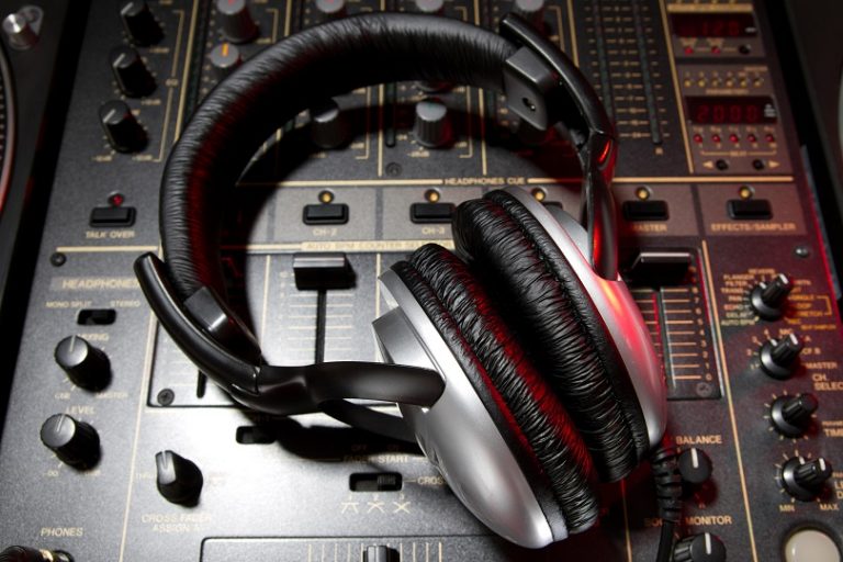 4 Voice Over Equipment Setups for Your Home Recording Studio